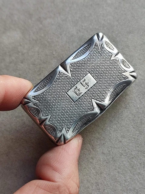 ANCIENNE BOÎTE À tabatière ou pilules en Argent gravé et guilloché. P ...