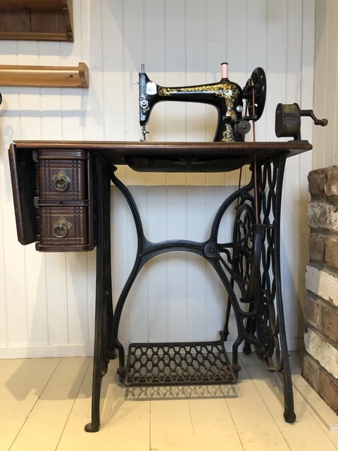 SINGER VINTAGE TREADLE sewing machine c.1889 in good working order £100 ...