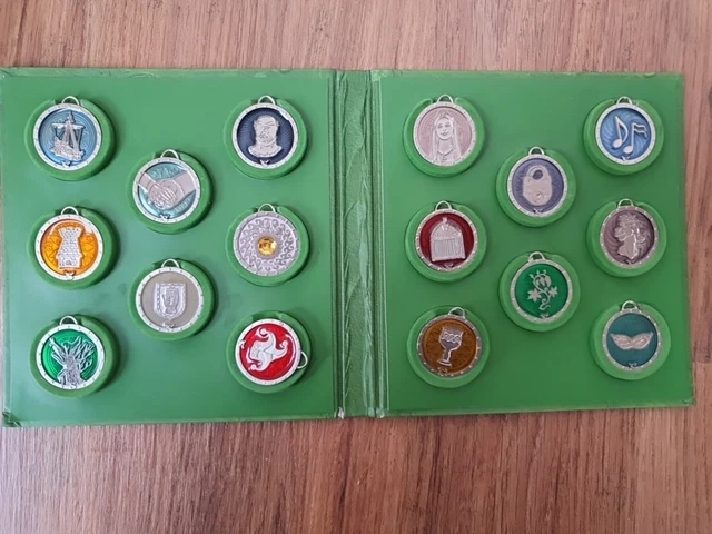 SHREK 2008 AMULET Medallion Coins Binder Collectables 16 Medals ...