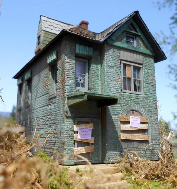 Alexander Scale Models Haunted House