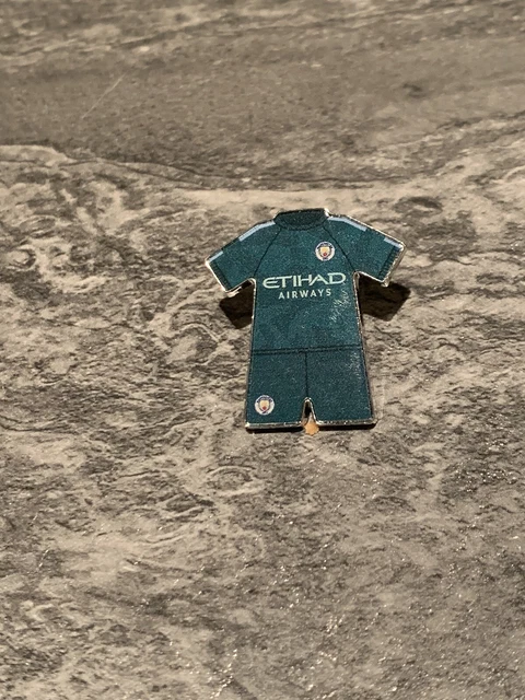 MANCHESTER CITY FOOTBALL Club Kit Badge £3.99 - PicClick UK