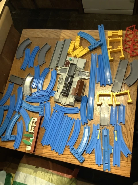 TOMY TRACKMASTER THOMAS The Tank Engine Train Set Track Bridge Station ...