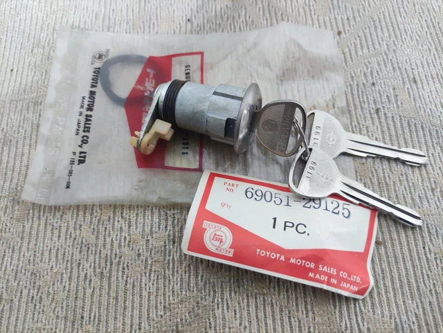 NOS TOYOTA トヨタ RH DOOR CYLINDER & KEYS CORONA Mark II CRESSIDA # 69051 ...
