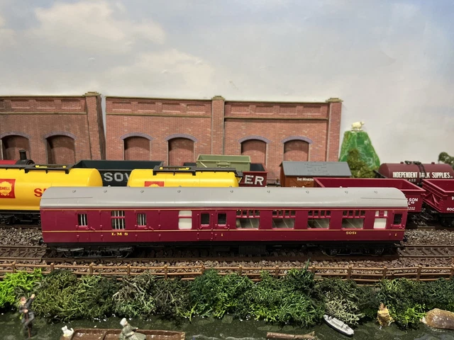 HORNBY R423 OO Gauge LMS Mk1 Brake & 1st Corridor Coach #5051 In Good ...