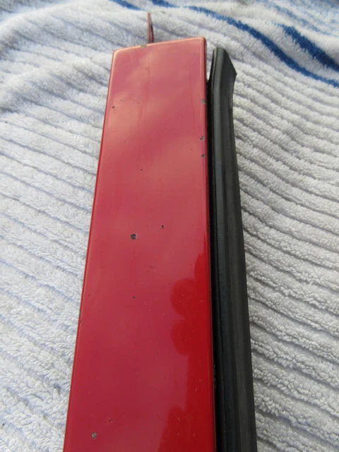 BLECH UNTER SCHEINWERFER links 568 signalrot Mercedes-Benz W124 W 124 ...