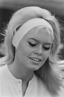 BRIGITTE BARDOT DURING the filming of Vie privee 1961 Saint-Tropez OLD ...