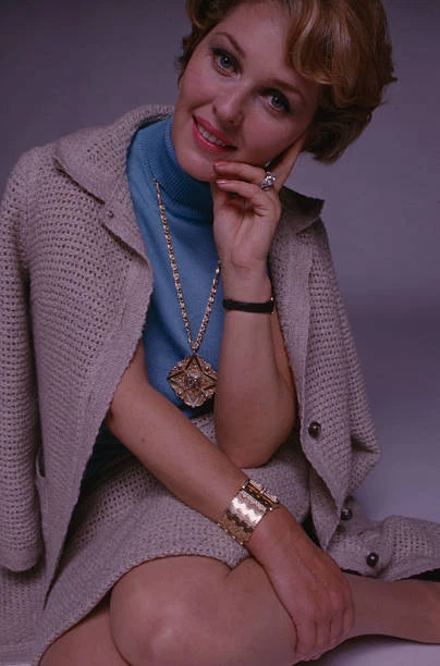 BRITISH ACTRESS AND Tv Presenter Katie Boyle 1968 Old Photo £5.64 ...