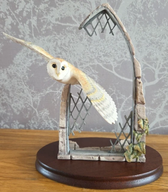 BORDER FINE ARTS Monarch Of The Dawn RB42 Owl Figurine on Wooden Plinth ...