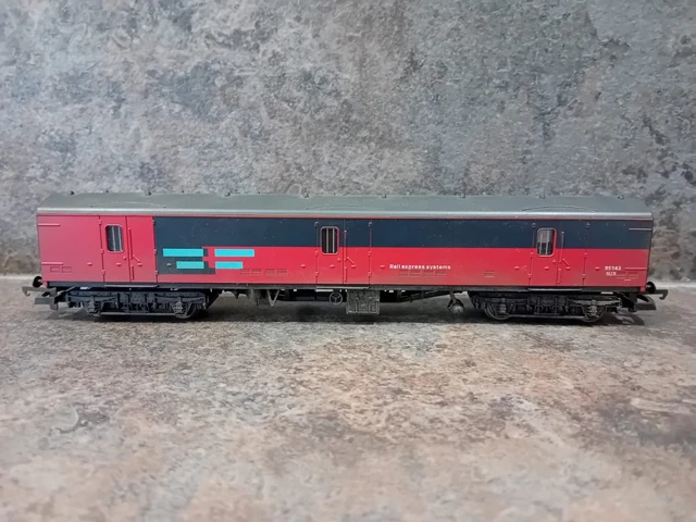 LIMA L305640 BR RES Bogie Parcel Van 95134 NJX Red 1992 £20.00 ...