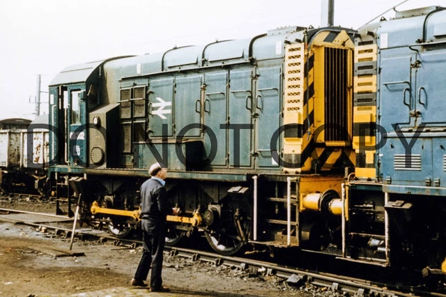 UK DIESEL TRAIN Railway Photograph Of Class 08 08302 Loco. Rm08-44 £1. ...