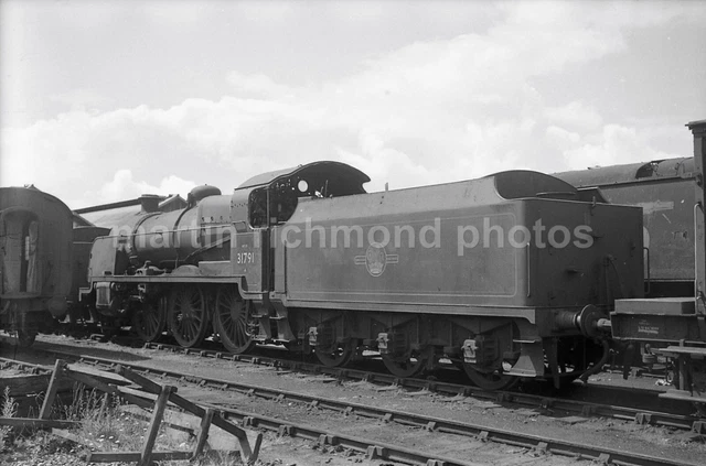 EASTLEIGH SHED MAUNSELL 2-6-0 31791 Railway Negative RN296 £4.99 ...
