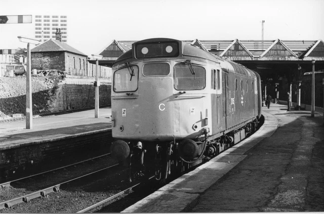 BRITISH RAILWAY B.R Photograph - Class 27 27055 At Dundee 03/03/1984 £2 ...