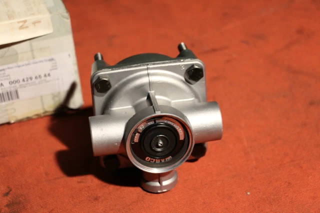 ORIGINAL MERCEDES BENZ Lorry - Wabco Valve Relay Valve 0004296544 New ...