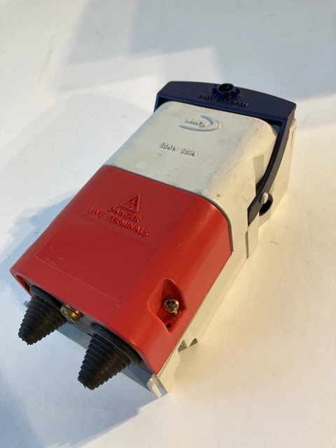 LUCY LAMP POST cut out isolator 230v 25A £10.00 - PicClick UK