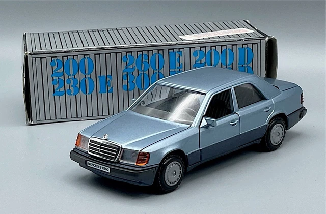 MERCEDES BENZ W124 Limousine Modellauto von Cursor in 1:35 Modell 1084 ...