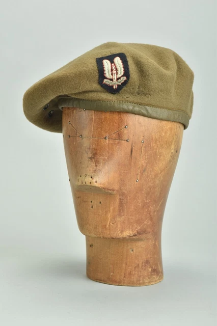 WW2 1940S UNIFORM Beret with Special Air Service SAS Cap Badge. Ref ...