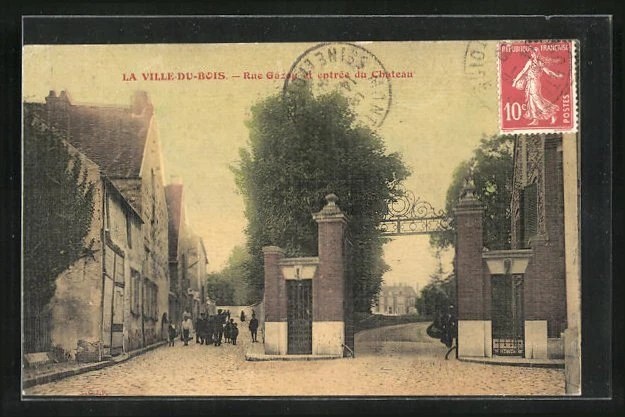 CPA LA VILLE-DU-BOIS, Rue Gazou et entrée du Chateau EUR 7,00 - PicClick FR