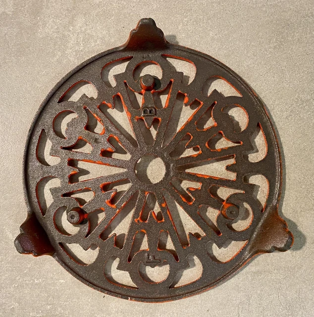 ANCIEN DESSOUS DE plat en fonte Rouge Vintage TBE EUR 15,00 - PicClick FR