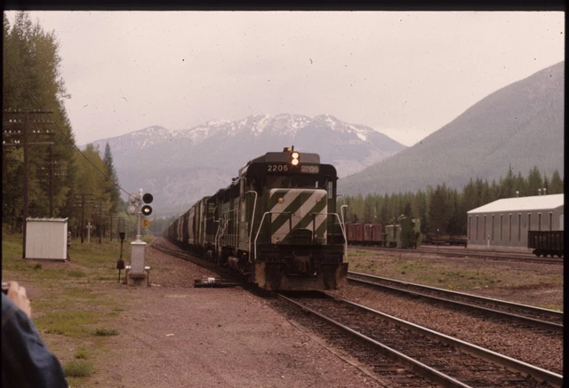 BH.DDB1.BN704 ORIGINAL SLIDE Burlington Northern GP30 #2205 at Essex, MT $3.25 - PicClick CA