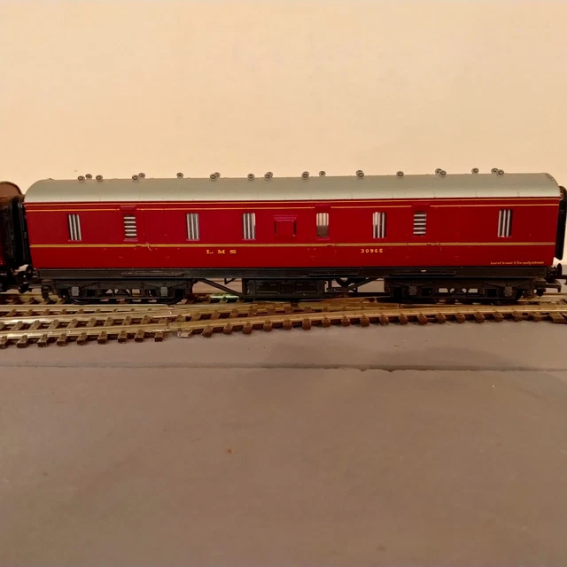 MAINLINE LMS OO gauge Guard's and Parcels Coach USED NICE CONDITION £8. ...