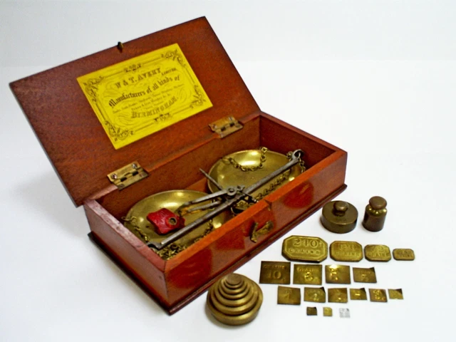 SUPERB ANTIQUE CASED W&T Avery Ltd Apothecary/Coin Balance Scales & 26 ...