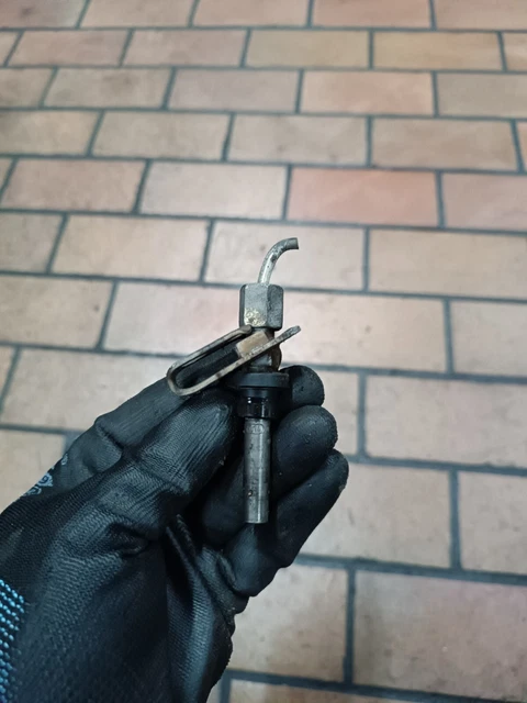 MERCEDES-BENZ W124 C124 M102 M103 W126 Fuel Injector Bosch 0437502010 £ ...