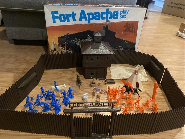 VINTAGE 1978 MARX Fort Apache #4202 Stockade Gate Blockhouse Flag $149. ...