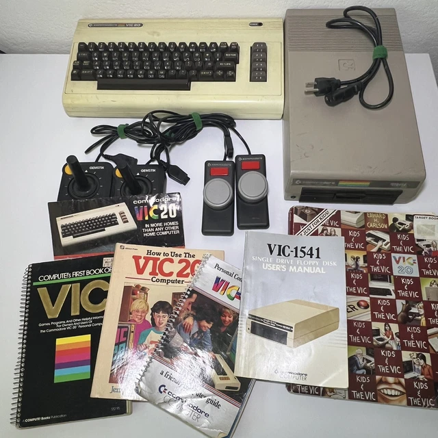 COMMODORE VIC-20 AND VIC 1541 - HUGE BUNDLE - Manuals, Joysticks & MORE ...