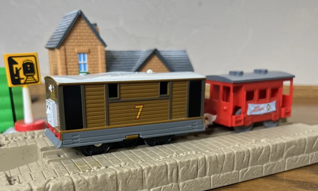 THOMAS & FRIENDS TrackMaster Toby Train Red Brake Van Motorized Circus ...