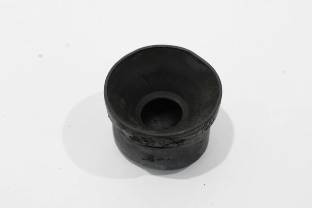 VW PASSAT 3C B6 Petrol Engine Cover Mounting Rubber Grommet 06A103226 £ ...