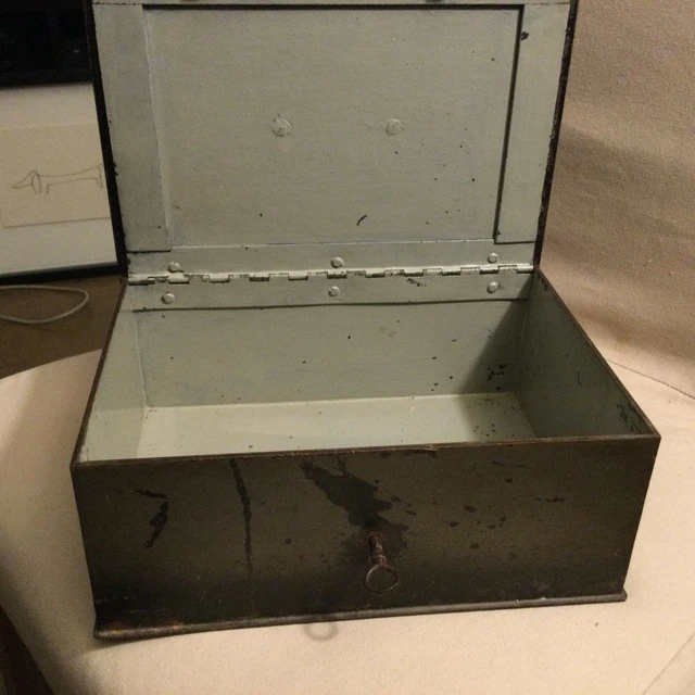 ANCIEN PETIT COFFRE Fort, Caissette En Fer Avec Clé, Coffret. EUR 15,00 ...