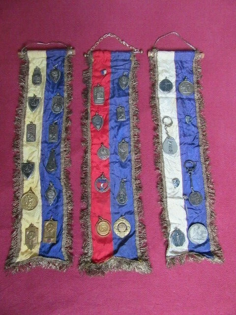 ANCIENNE COLLECTION DE 30 médailles de foot françaises 1944-1978 EUR 35 ...