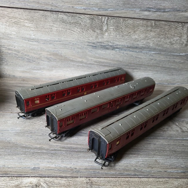 TRIANG/HORNBY : 2 x Sleeping Carriages + 1 x Buffet Carriage : "00 ...