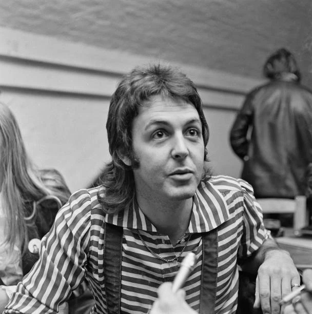 ENGLISH SINGER AND musician Paul McCartney , UK 1972 OLD PHOTO $9.00 ...
