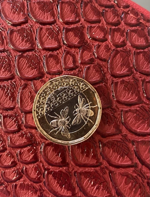 KING CHARLES 1 Pound Coin bumble bee 2025 £208.68 - PicClick UK