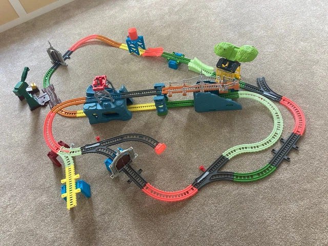 TRACKMASTER THOMAS & Friends Track And Accessory Bundle - 90 Pieces £16 ...