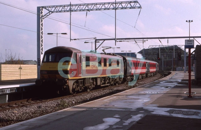 35MM RAILWAY SLIDE of Class 90 90020 @ Wolverhampton Copyright to Buyer ...