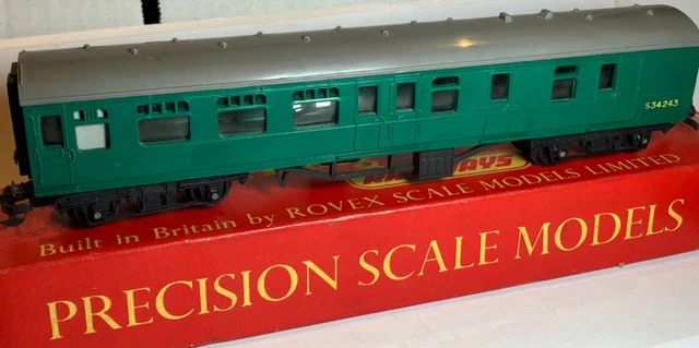 C.1957 TRIANG R220 BR Main Line Brake 2nd Coach Green - Boxed £3.99 ...