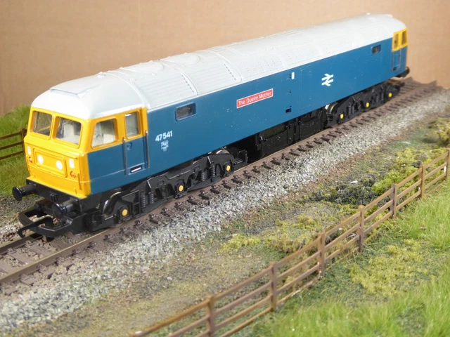 HORNBY 00 GAUGE BR Class 47 Diesel Locomotive no 47541 - BR Blue Livery ...