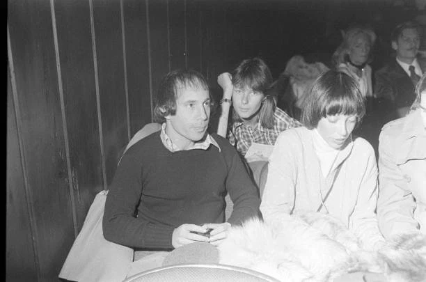 PAUL SIMON AND Shelley Duvall attend a screening in New York - 1977 Old ...