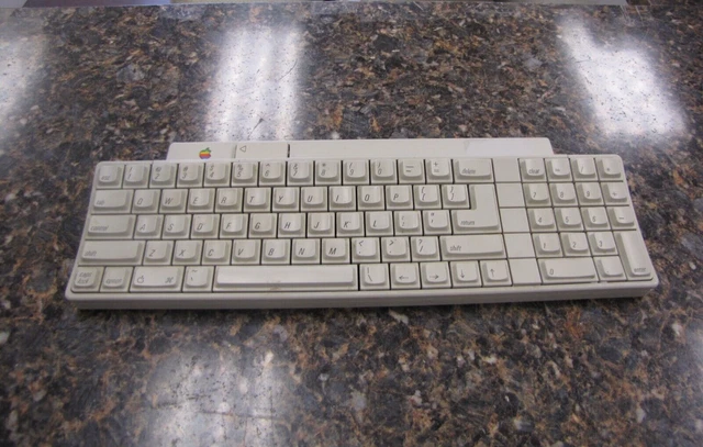 VINTAGE APPLE COMPUTER A9M0330 Desktop Bus Keyboard - LG35 $81.00 ...