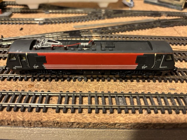 GRAHAM FARISH CLASS 90/0 Electric Locomotive, Virgin Trains, N Gauge £ ...
