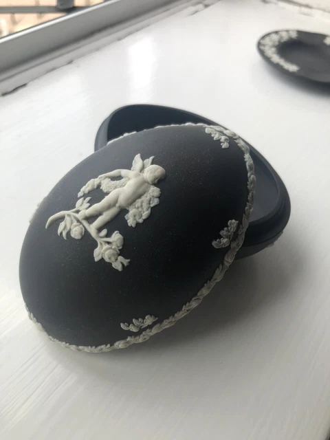 WEDGWOOD JASPERWARE BLACK Egg Shaped Basalt Trinket Box £29.99 ...