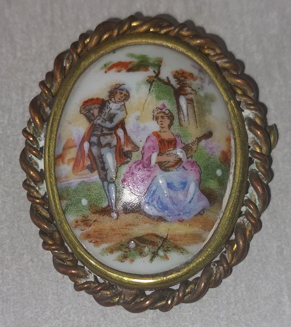 ANCIENNE BROCHE, DÉCOR couple, en porcelaine de Limoges EUR 24,99 ...