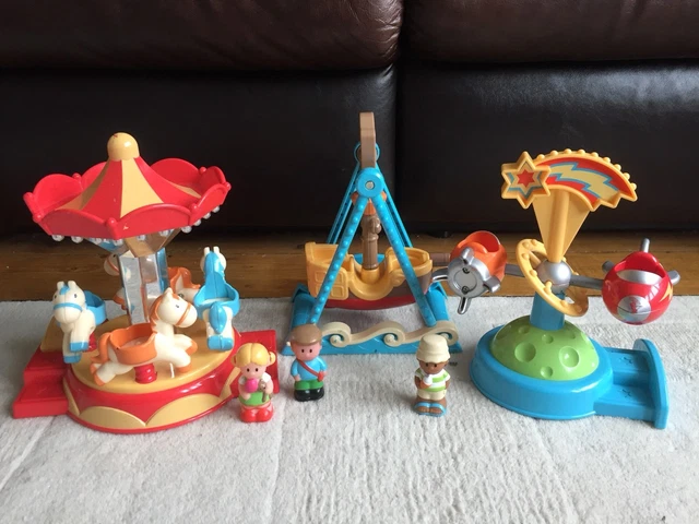ELC HAPPYLAND FAIRGROUND Play Set, Great toys With Musical Merry-go ...