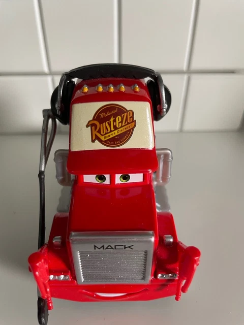 DISNEY PIXAR CARS Pit Crew Member Mack Semi Cab livraison combinée EUR ...
