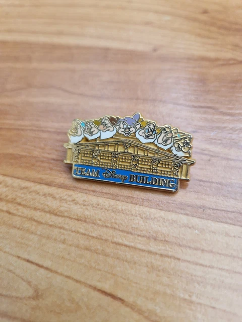 DISNEY 12 MOIS De Team Building Les 7 Nains Blanche Neige Pin's Badge EUR 20,75 - PicClick FR
