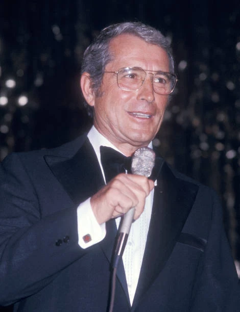 SINGER PERRY COMO at the USO Gold Medal Dinner Salute to Rob - 1973 Old ...