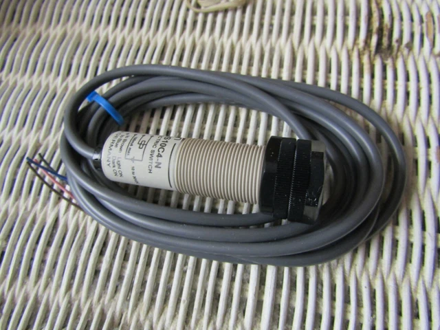 OMRON E3F2 DIFFUSE Photoelectric Sensor Barrel Sensor 0.1 m Range Bigp ...