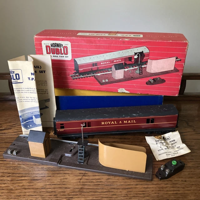 HORNBY DUBLO NO.2400 T.P.O MAIL VAN OO GAUGE , 2 mail bags ...